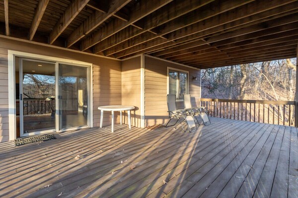 3 Bedroom 3 Bath, Expansive Views Treehouse Feel - Illinois