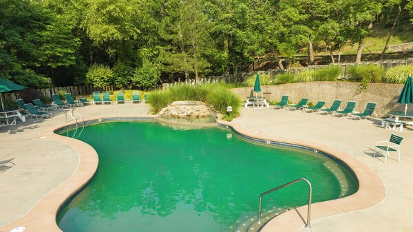 Tranquil 3br Haven With Golf Course Panorama - Sunrise Beach, MO