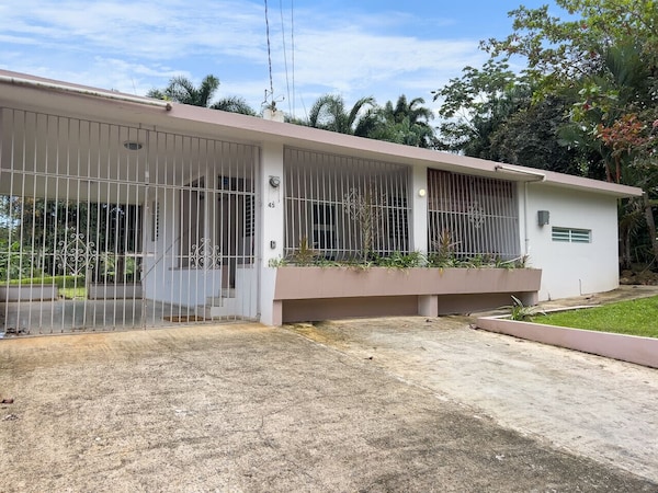 Casa Luquillo | Cozy Retreat House W/ Bbqs & Tub - Luquillo