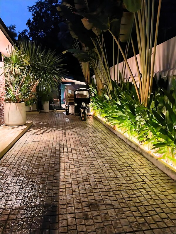 11 Bedrooms City Courtyard Villa In The Center Of Bangkok. - Bangkok