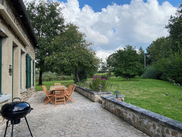 Le Domaine D'elaura, 12 People, All Comforts, Quiet, Leisure Facilities. - Mayenne