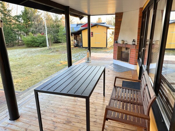 Stuga Sjögolf - Cozy Cabin By The Lake With Private Jetty & Fireplace - Hultsfred
