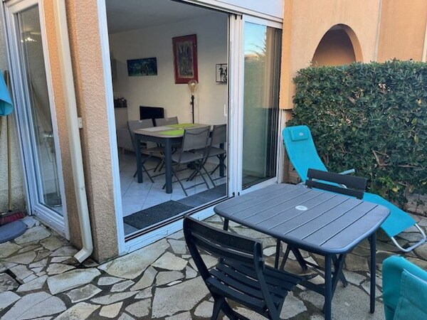 Pleasant Ground Floor T2 With Parking And Pool In Cap D'agde - Vias