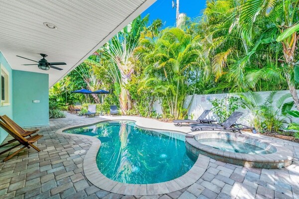 Cocktails And Dreams By Beach Boutique Rentals - Holmes Beach, FL