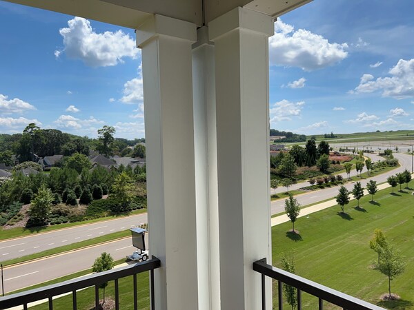Comfortable King Bed Suite - Relaxing Long Stay - Huntsville, AL