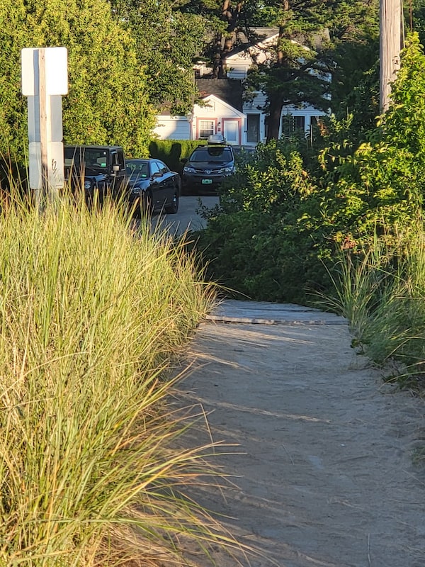 Quaint 2-bedroom, 1-bathroom Condo,  Two Short Blocks From The Beach! - Old Orchard Beach, ME
