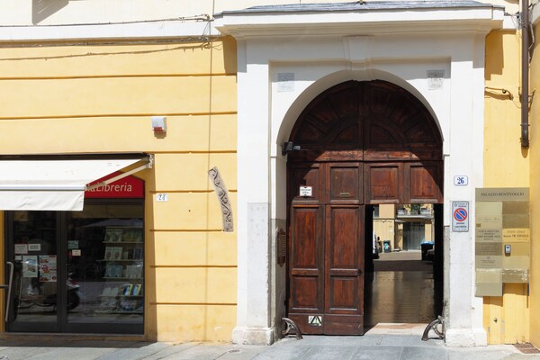 Canalchiaro Suite, Modena Center, 6 Guests, Cathedral View - Modena