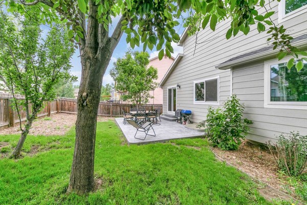 Peaceful Neighborhood Home, Spacious & Cozy With Plenty Of Beds! - Erie, CO