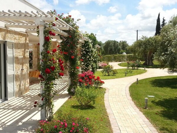 Leralora-cherry House. Elegant Villa With Swimming Pool, A Stone's Throw From The Sea - Polignano a Mare
