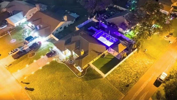 The Perfect Gateway Home With A Large Pool Area, Gazebo, All Fenced In. - Weeki Wachee, FL