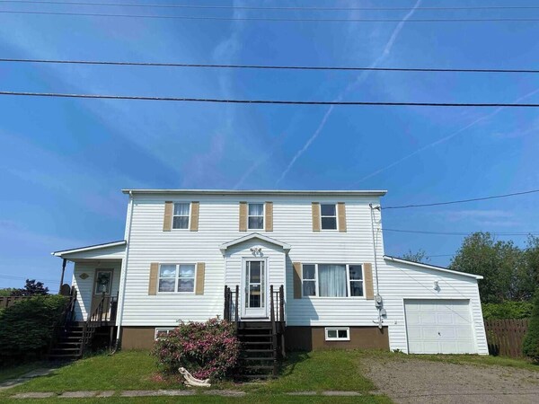 Quite 5 Room Home Near The Ocean In Town - Stephenville