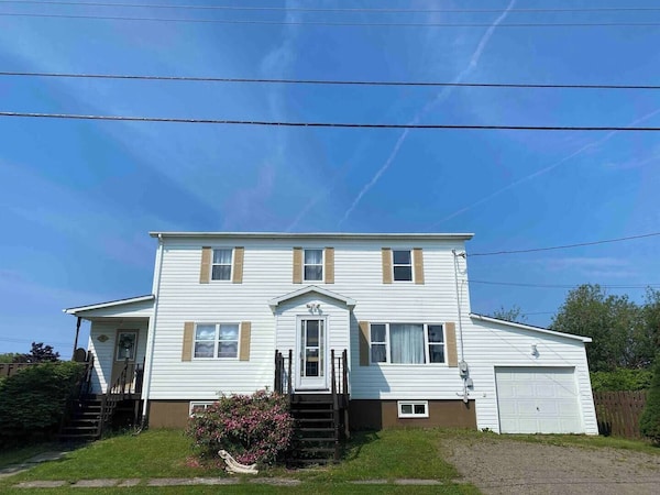 Quite 5 Room Home Near The Ocean In Town - Stephenville