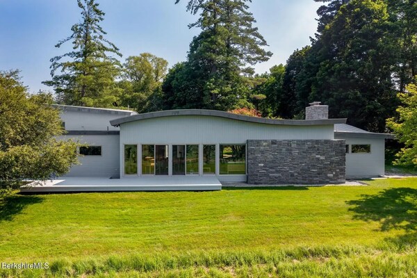 Contemporary Berkshire Home With Views Of Taconic Golf Course - North Adams, MA