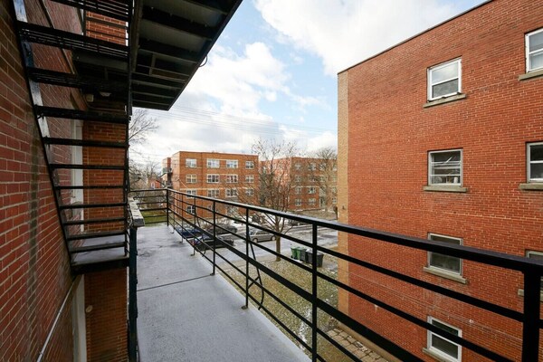 Awesome 2br In Montreal - Dorval