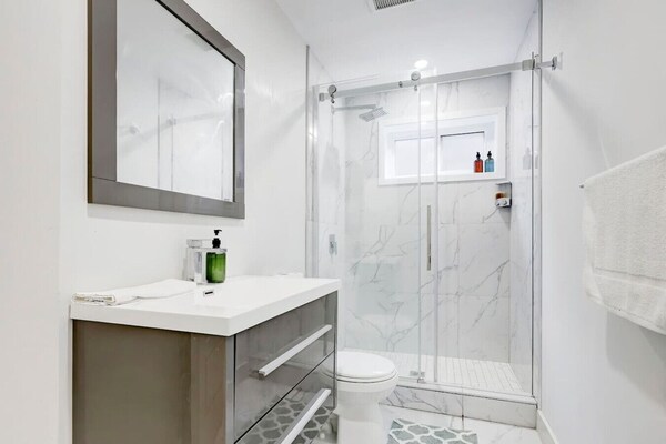 The Ndg Charm|a 3br Hidden Gem - Dorval