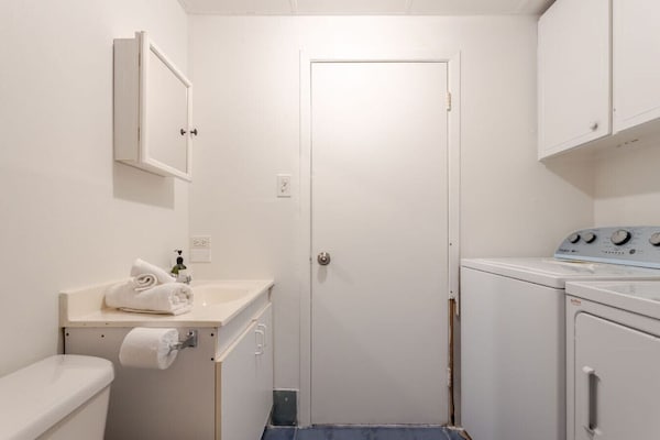 Sunlit 2br In Plateau Mont-royal | Downtown - Laval, Canada
