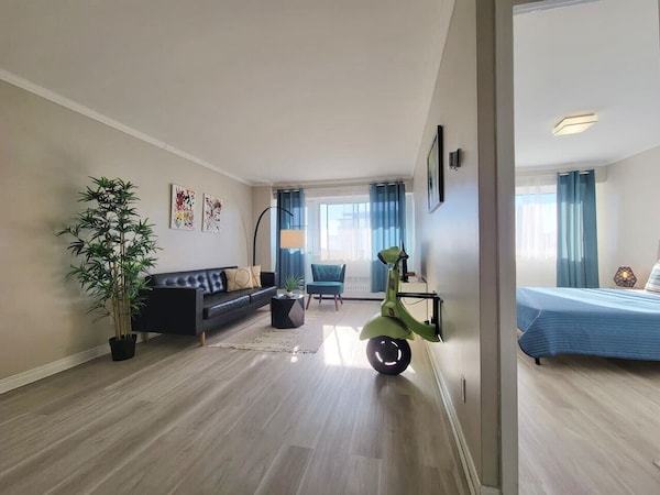 Sky-high Luxury On Crescent|the Ultimate View - Quebec