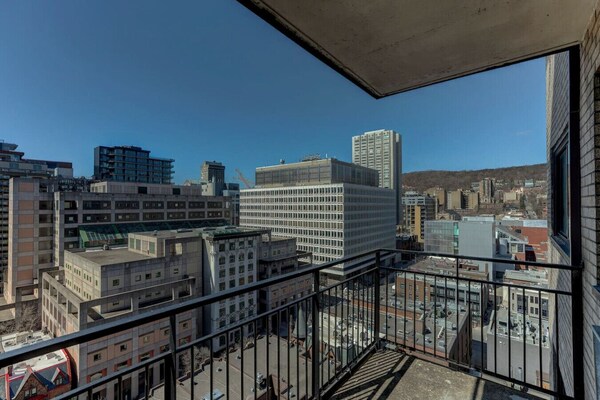 Nice Unit In Heart Of Downtown Balcony & View - Longueuil