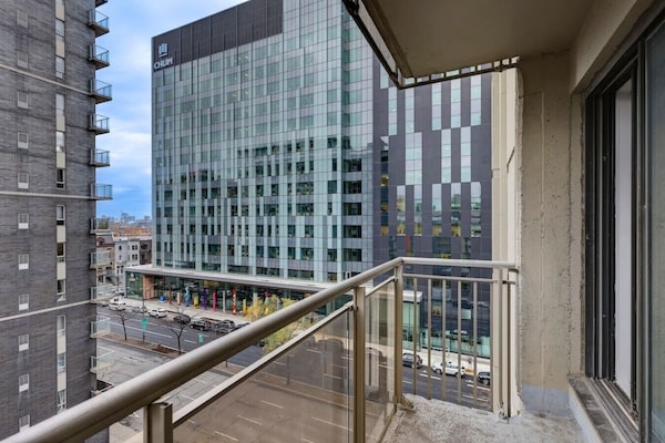 Inviting 1br On Rene-levesque - Laval, Canadá