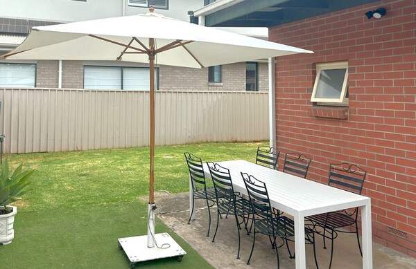 Comfortable And Convenient Family Home - Adelaide
