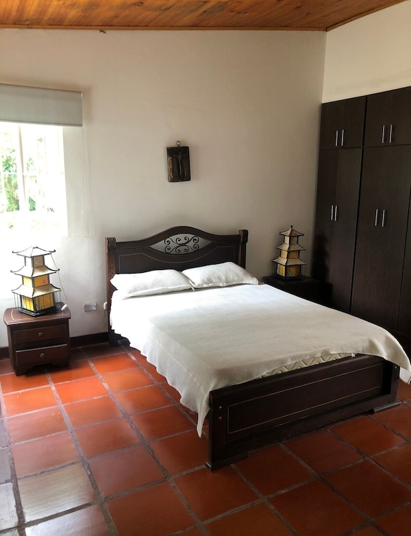 Soothing 7-bedroom Farmhouse In Villeta With Stunning Views - Sasaima