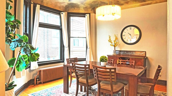 Charming 2-bedroom House With Plenty Amenities On Saint Paul's Cathedral Hill - White Bear Lake