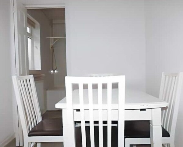Cozy & Spacious 2-bedroom Retreat - 考文垂
