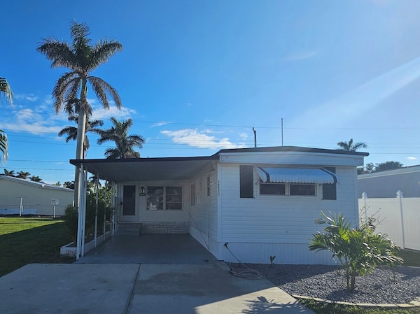 Slice Of Paradise W/community Pool Near Beaches & Downtown! - Sanibel Island, FL