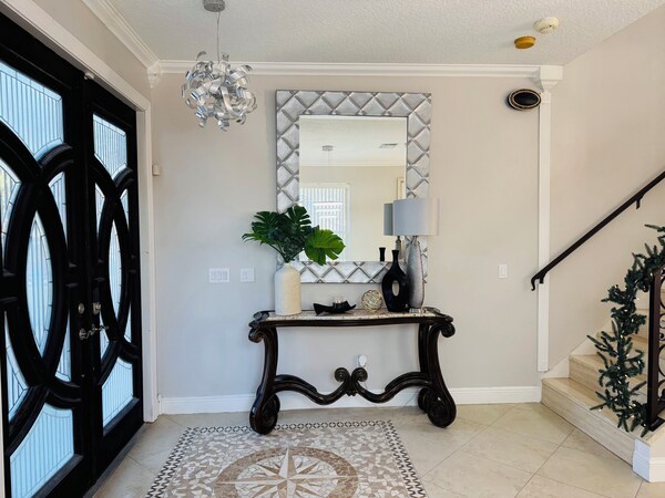 Luxury  Escapes Home W/ Heated Pool & Spa  Near Img & Siesta Key Beach - Bradenton, FL
