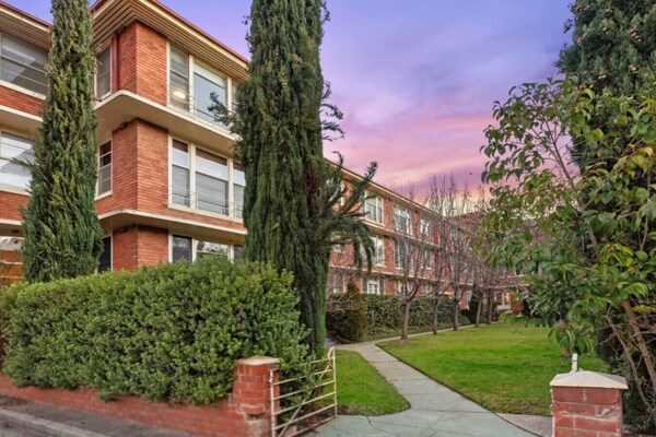Affordable Luxury - Cbd Wagga - Wagga Wagga