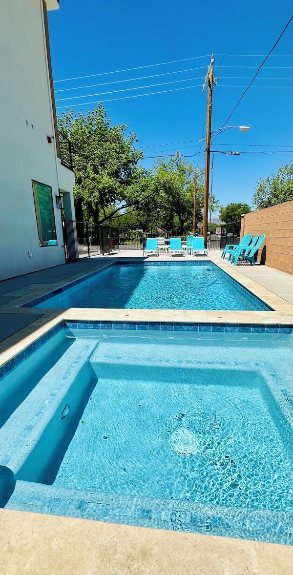 A-new Townhome With Pool, Downtown 1 Block From Restaurants, Pickle Ball! - Leeds, UT