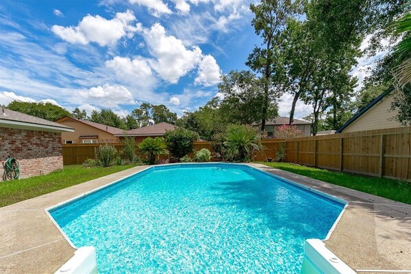 Escape Haven With Pool For Vacation Or Business - The Woodlands, TX