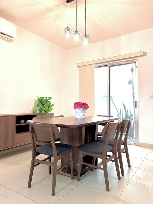 Centrally Located House In Private San Pedro Garza, Ideal For Business Or Family Travel. - Monterrey