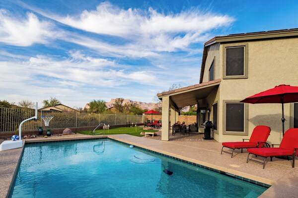 Grateful Getaway | Outdoor Oasis, Heated Pool, Putting Green, Incredible Views - Apache Junction, AZ