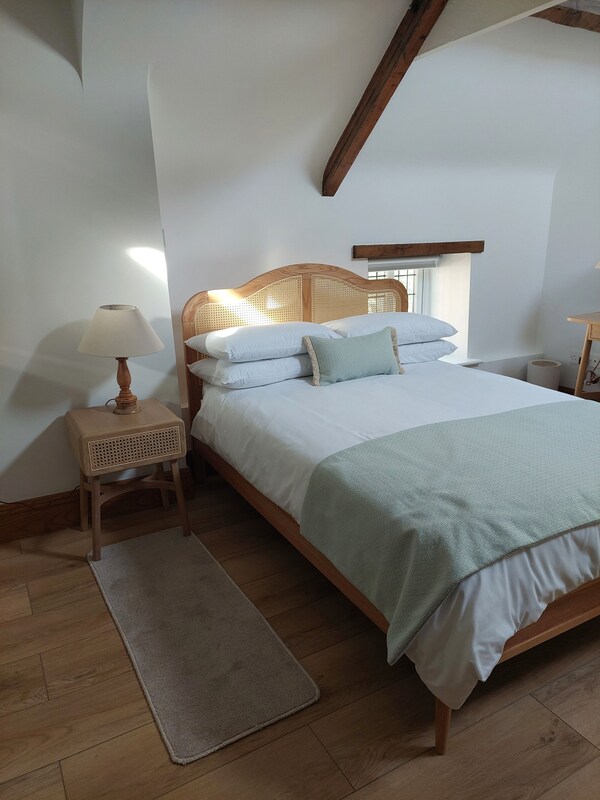 Beudy Ger Y Mor, Porthcawl\na Two Bedroom Annexe Attached To A Charming Farmhouse - Porthcawl