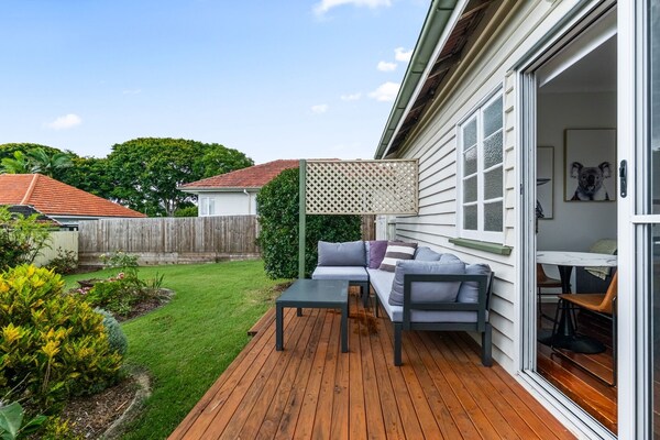 Charming 1-bed Cottage With Garden Retreat - Brisbane