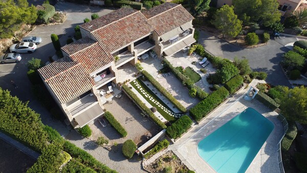 Luxurious Apartment With Swimming Pool & Garage. 180° Sea View, 2 Minutes From The Beach. - Les Issambres
