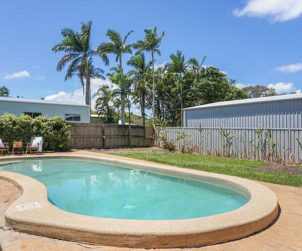 Welcome To "Bay 13" The Perfect Family Retreat With Inground Pool - Tin Can Bay