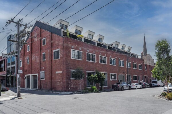Staycentral - Brunswick Loft - Michael Street, Brunswick - 1 Bedroom, 1 Bed, 1.5 Bathroom, 1 Parking, Pet Friendly - Kensington