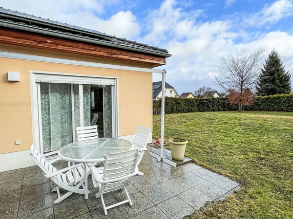 Atemberaubendes Alleinstehendes Ferienhaus Mit  W-lan, Tv, Terrasse, Haustiere Erlaubt Und Parkplatz - Zittau