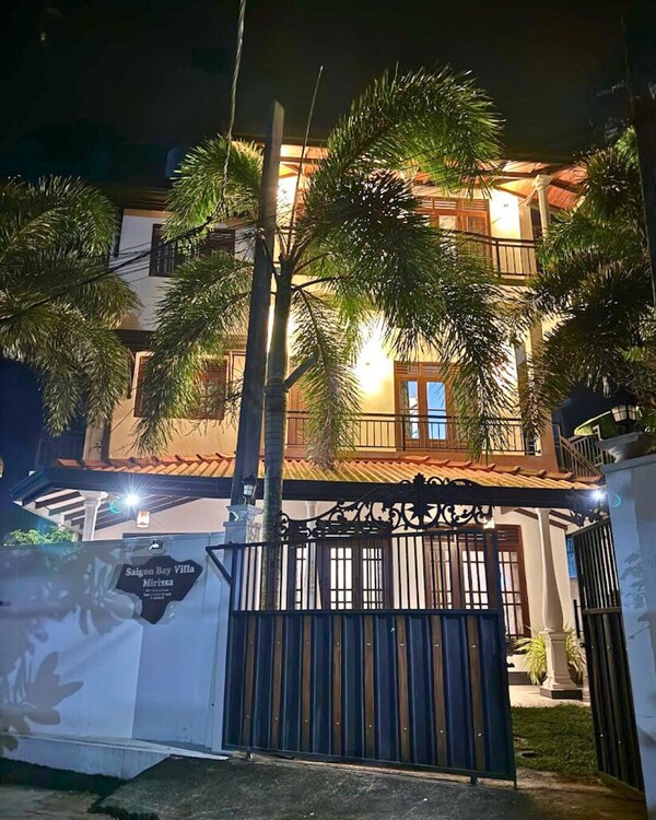Luxurious 5-bedroom Villa With Ac, Wifi, Kitchen In Welcoming Mirissa - Mirissa