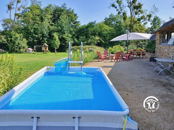 Maison De Campagne Avec Jeux Extérieurs Et Cheminée, 4 Chambres Pour 8 Personnes - Craon