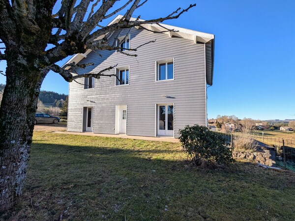 Spacious Cottage For 10 Pers. With Large Garden In Tence - Auvergne