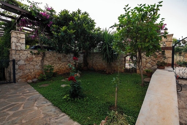 Apart-villa With Sallon, Luxury Modern Two Bedrooms & And Private Swimming Pool - Kalkan