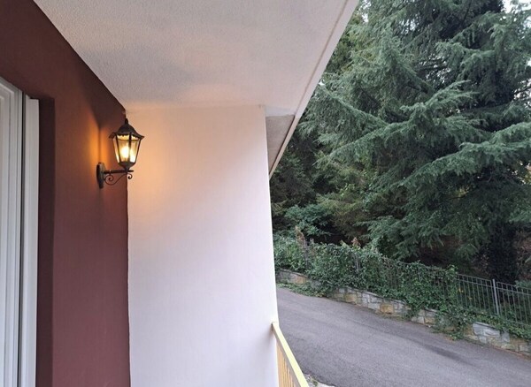 Dinky's Apartment With Forest View Balcony - Lierna