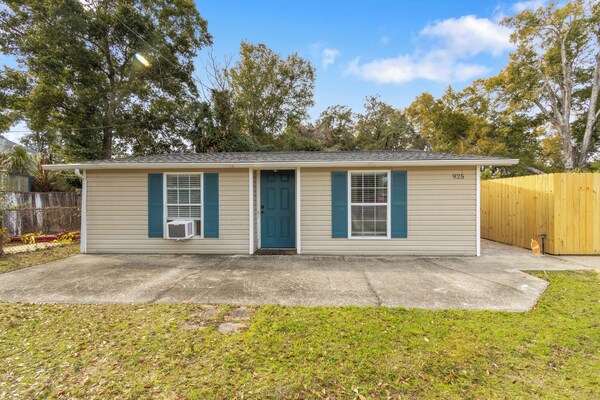New Pool Now Available For Use!<br><br>unit Was Meticulously Furnished To Give A Coastal/farm House Vibe - University of West Florida, Pensacola