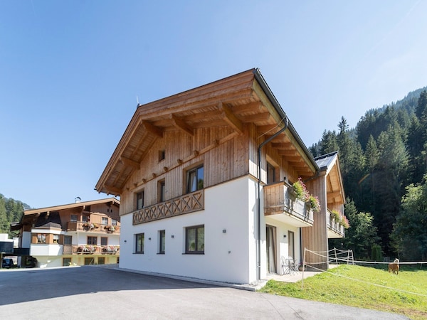 Chalet In Saalbach Near Ski Lift - Saalbach-Hinterglemm