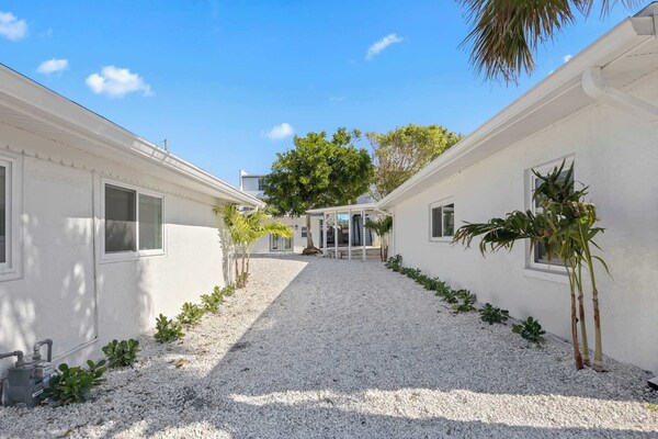 Welcome To The Drift  Your Laid-back Beach Escape In Cocoa Beach! - Cocoa Beach, FL