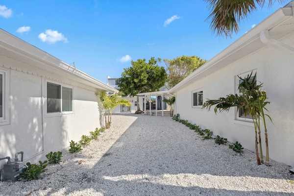 Welcome To The Drift Your Laid-back Beach Escape In Cocoa Beach! - Cocoa Beach, FL