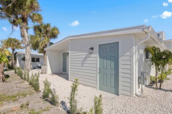 Welcome To The Drift Your Laid-back Beach Escape In Cocoa Beach! - Cocoa Beach, FL